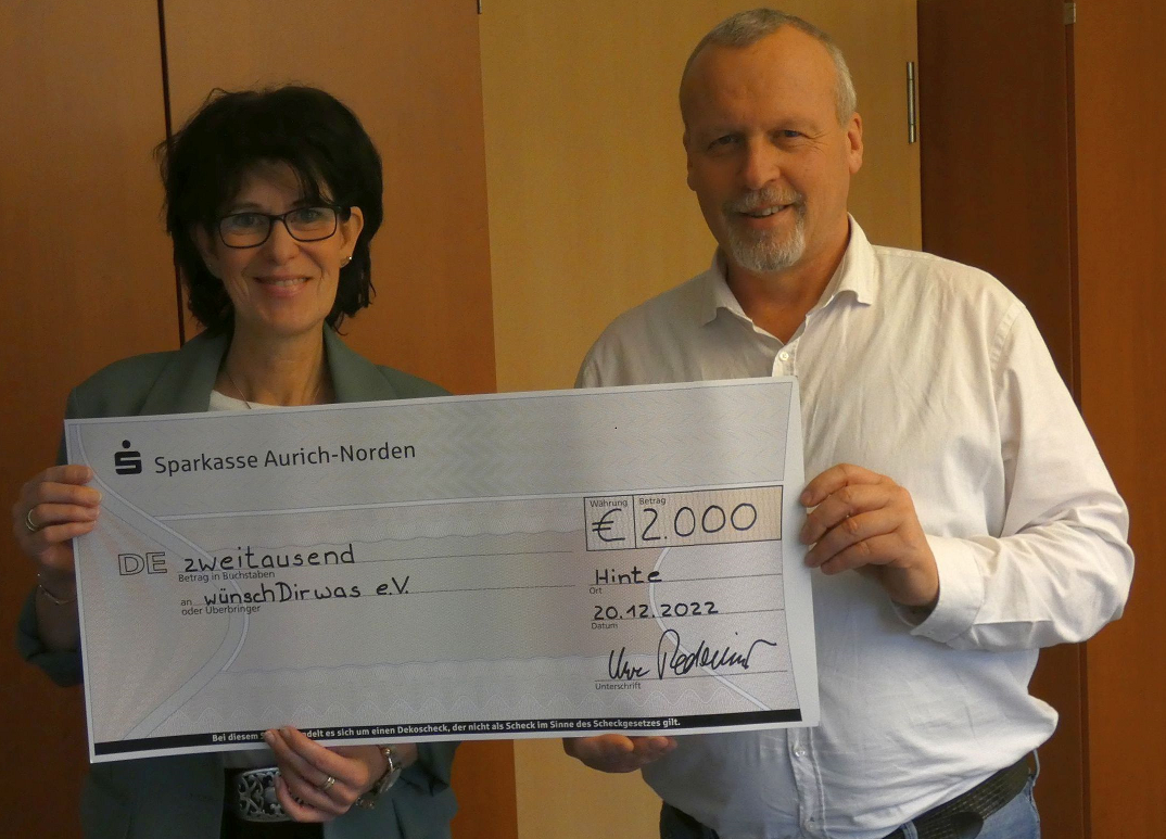 Bürgermeister überreicht Scheck – Gemeinde Hinte
